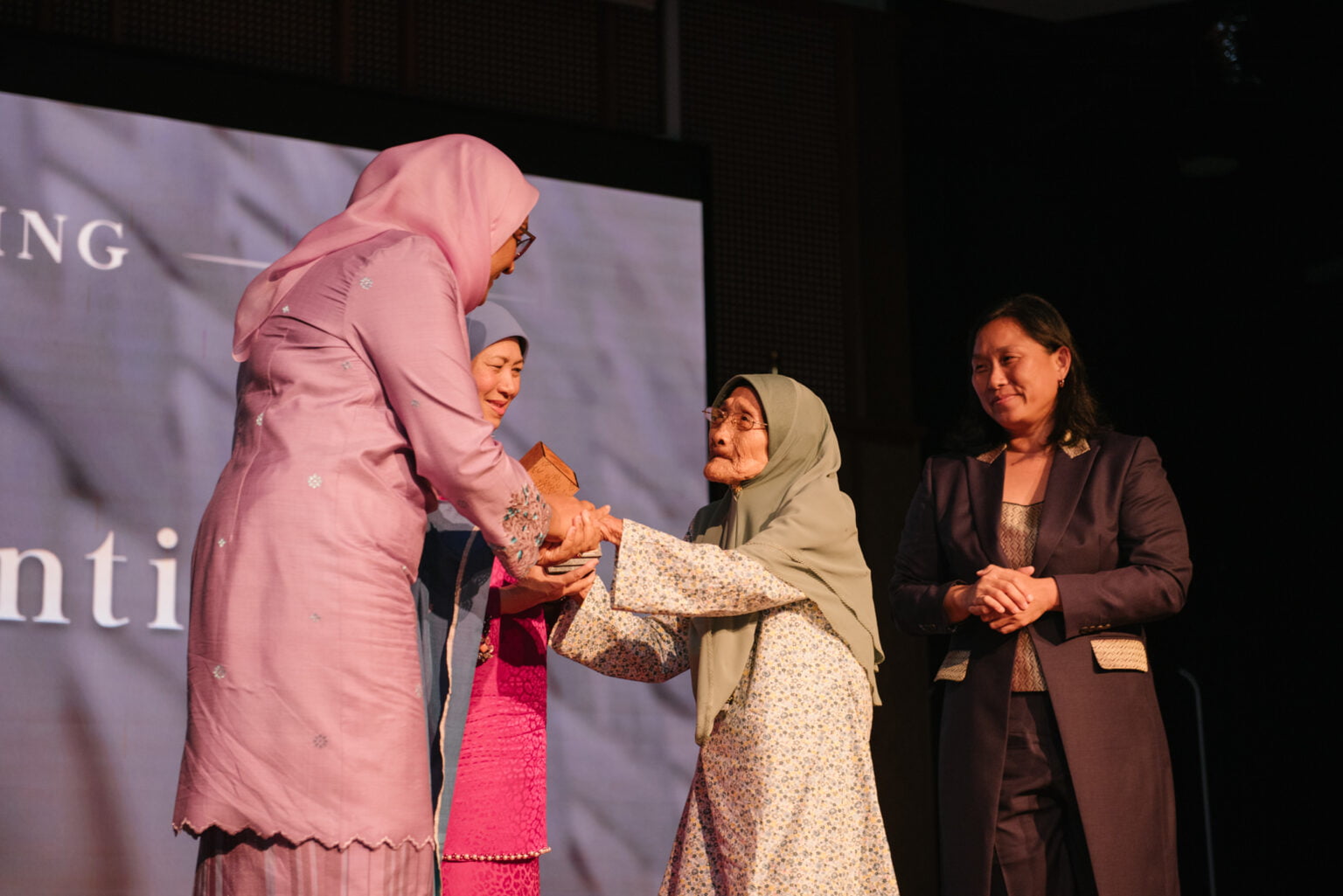18 Malaysian Textile Artisans Recognised at the Prestigious Hasanah ...