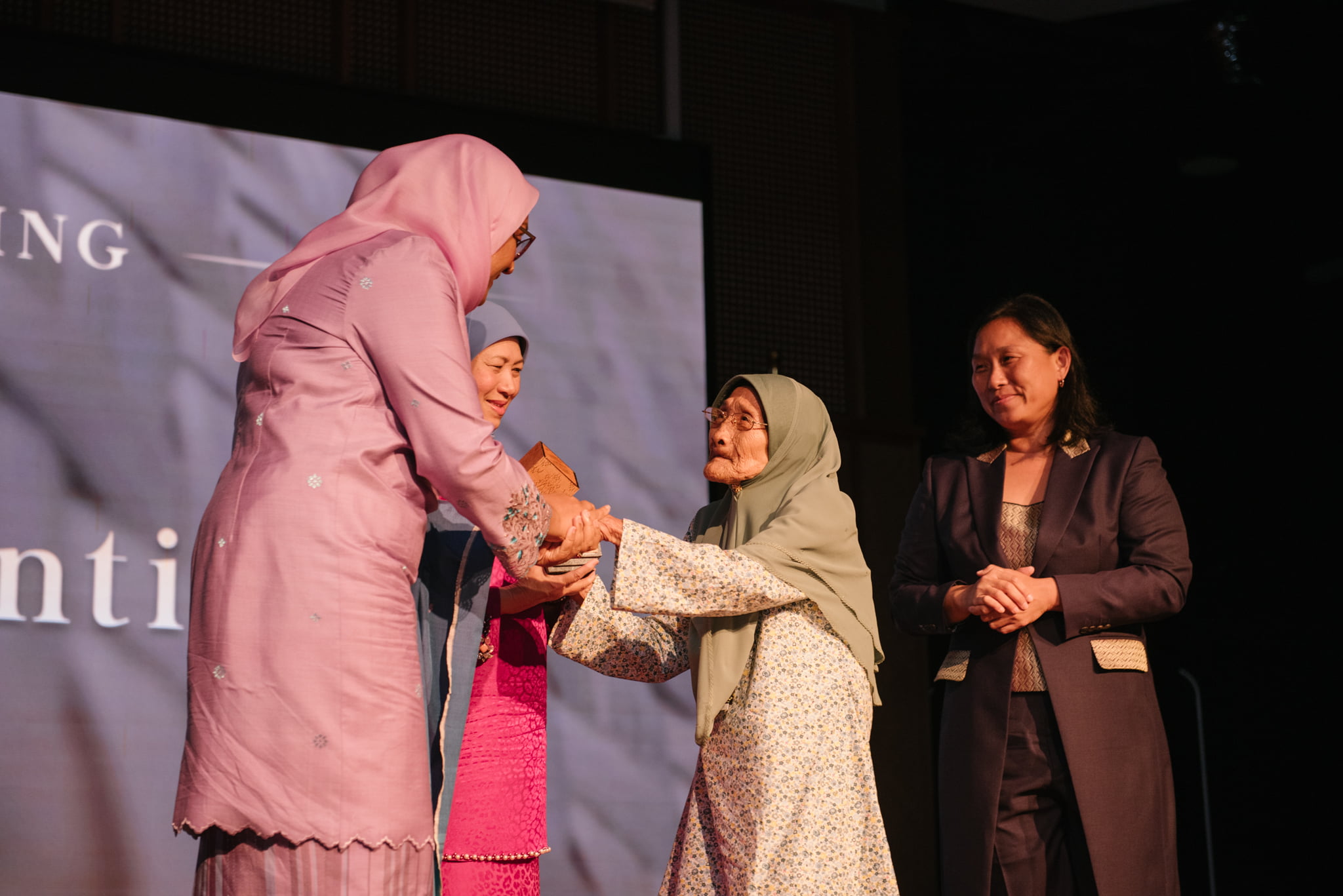 18 Malaysian Textile Artisans Recognised at the Prestigious Hasanah Gold Threads Awards 2023 ...